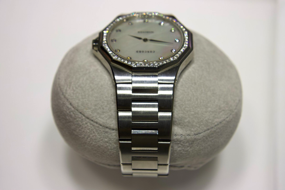 Concord Mariner Stainless Diamond Bezel MOP Diamond Dial Quartz 40mm | eBay