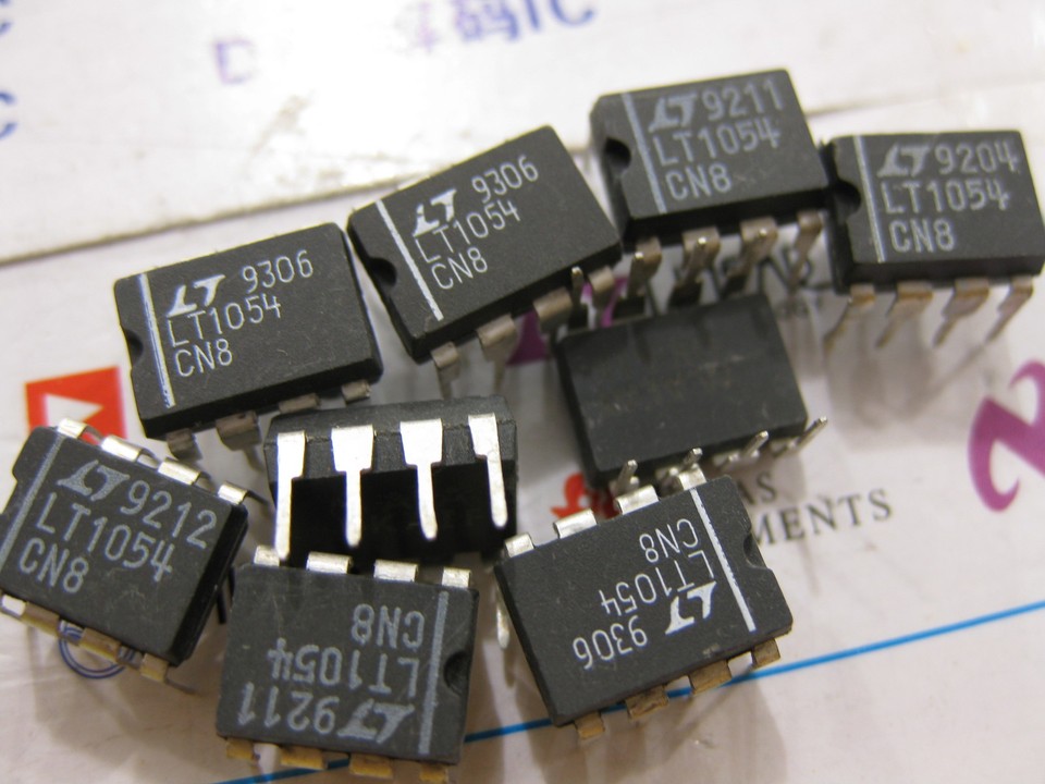 1X LT1054CN8 Switched-Capacitor Voltage Converter with Regulator LT1054 ...