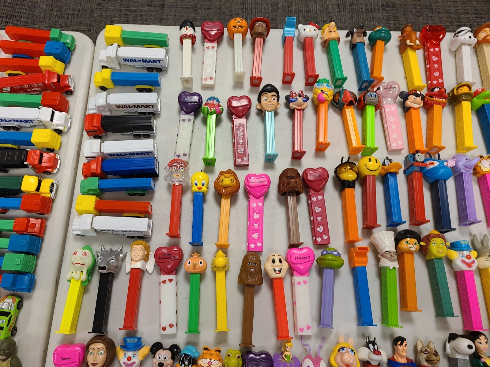 PEZ Dispensers Lot Approx 600 Some Vintage Huge Collection Very Few ...
