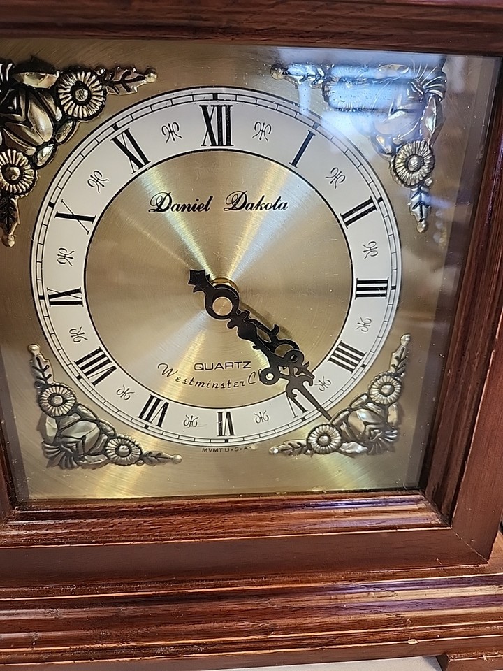 Vintage Wood Daniel Dakota Quartz Mantle/ Table Clock Westminster Chime ...