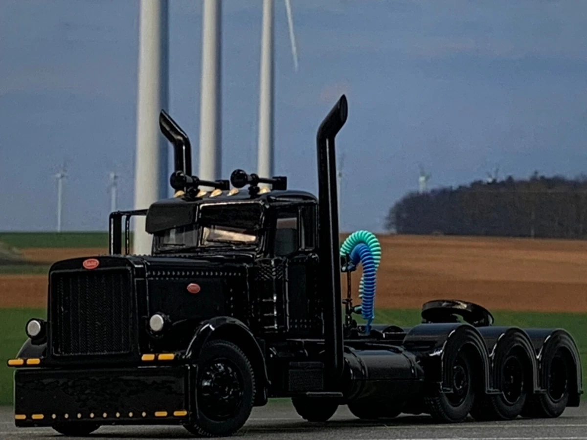 Black Custom Peterbilt
