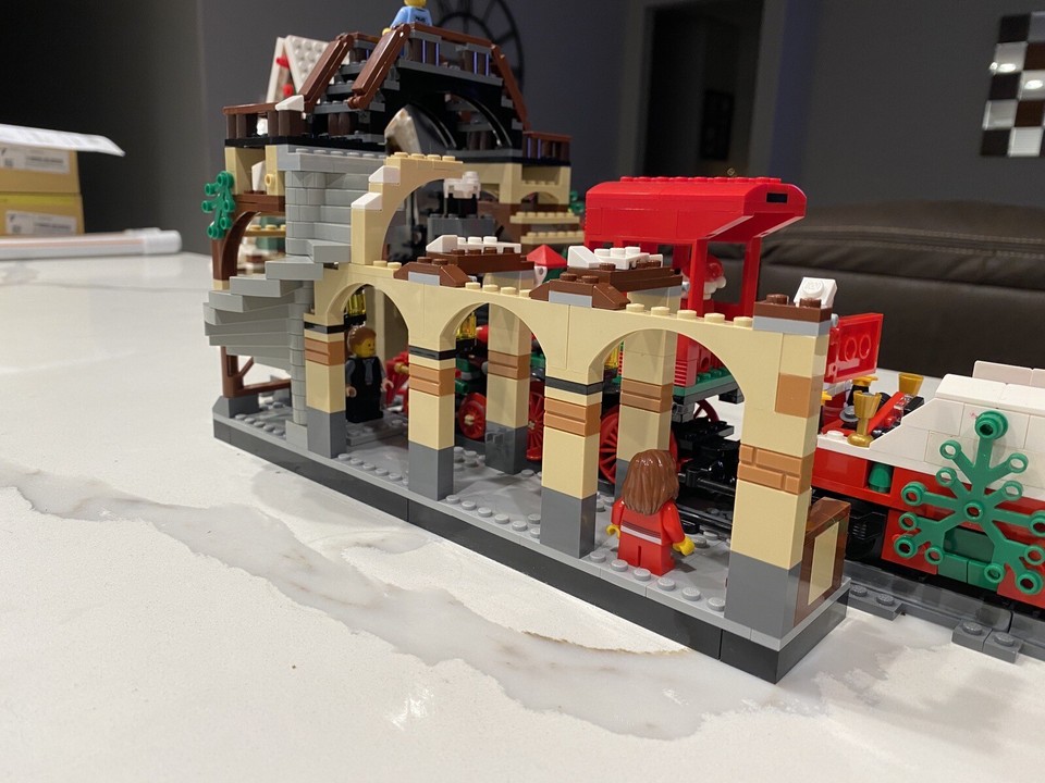 Lego Winter Holiday Train Station & Train MOC Similar to 10259 & 10254 ...
