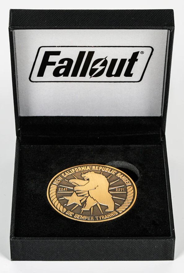 Fallout 4 76 New Vegas NCR Ranger Challenge Coin + Grizzly Bear Figure ...