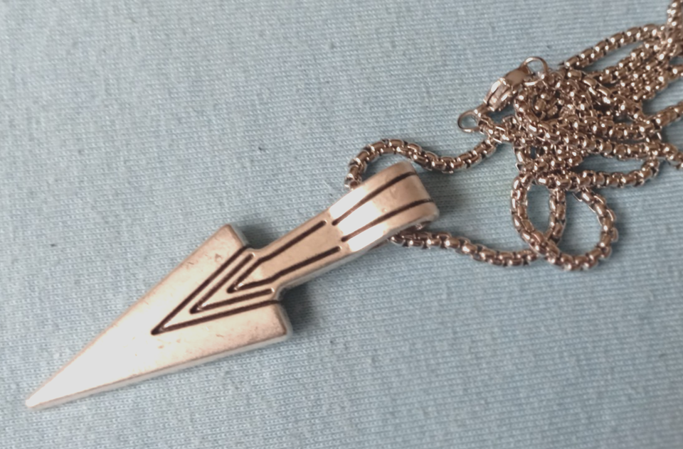 STPC 018 = Arrow head design 50mm long Silver STEEL pendant on 23 ...