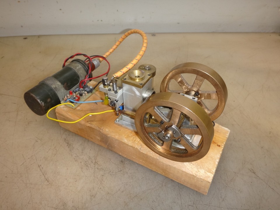 LITTLE ANGEL MODEL HIT & MISS GAS ENGINE Designed by Bob Shores Very ...