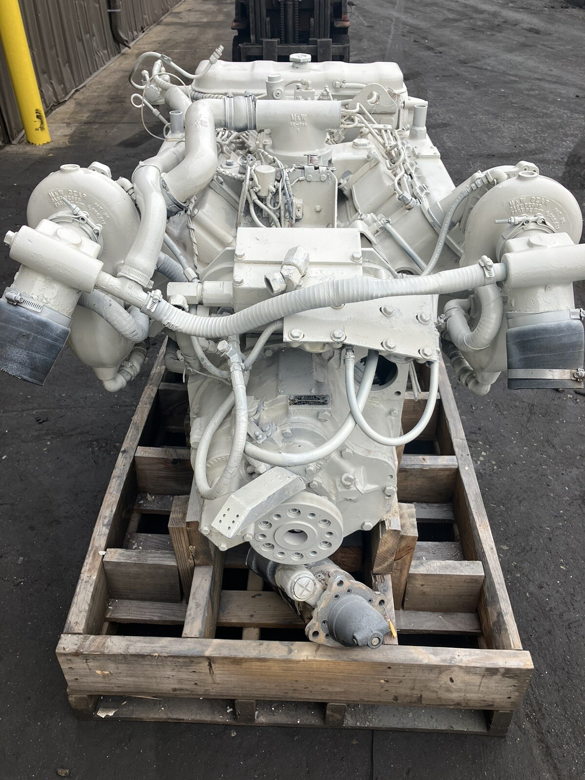 GOVERNMENT SURPLUS CATERPILLAR 3208 TWIN TURBO MARINE DIESEL ENGINE W ...