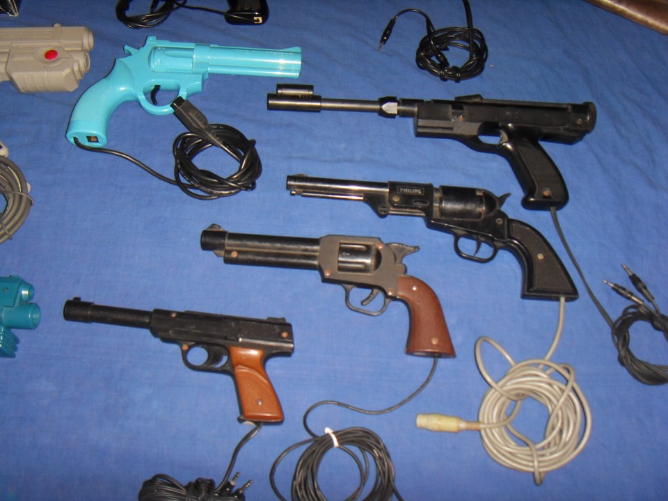 VENTE A L'UNITE POSSIBLE Lot 15 pistolet lightgun ancienne console pong ...