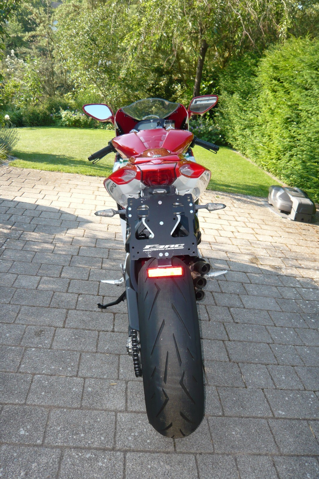 Motorrad MV Agusta F3 800 RC, limitierte AMG-Auflage wurde nur 2016 ...