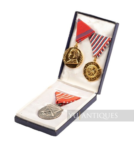 SFRY JNA YPA Yugoslav Peoples Army Lot Of 3 Medals In A Box Case Serbia ...