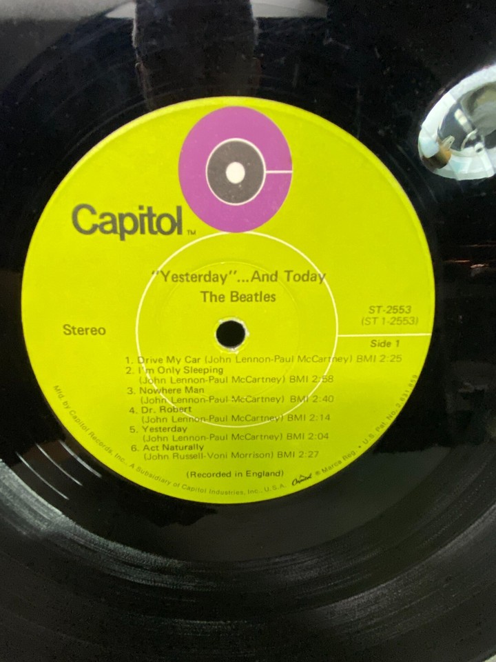 VINTAGE VINYL ALBUM BEATLES YESTERDAY AND TODAY CAPITOL LABEL ST 2553 ...