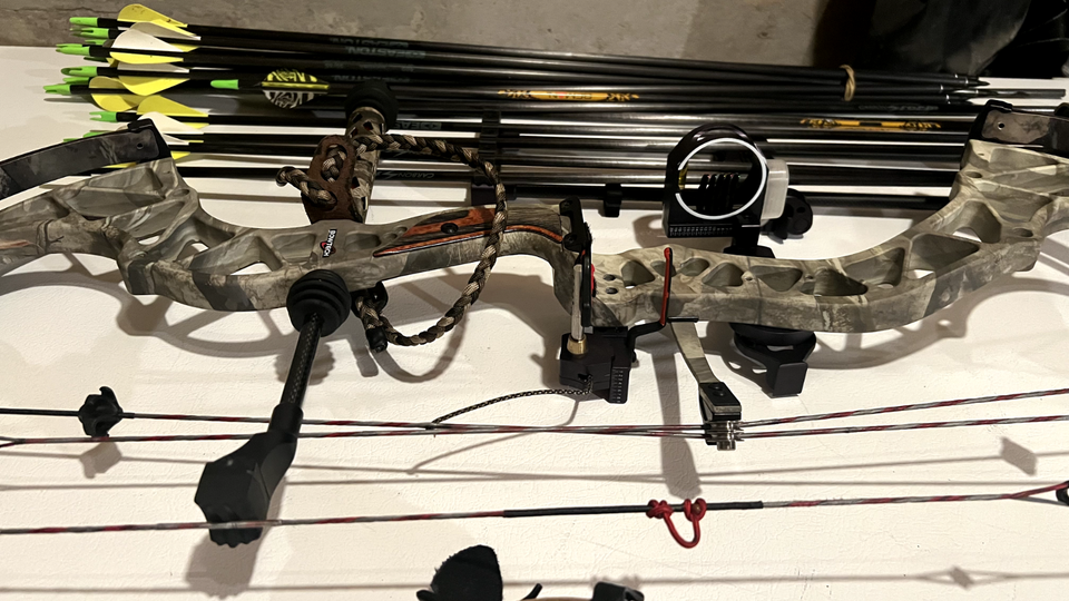 BOWTECH INVASION CPX Compound Hunting Bow RH 50 lbs pull | eBay