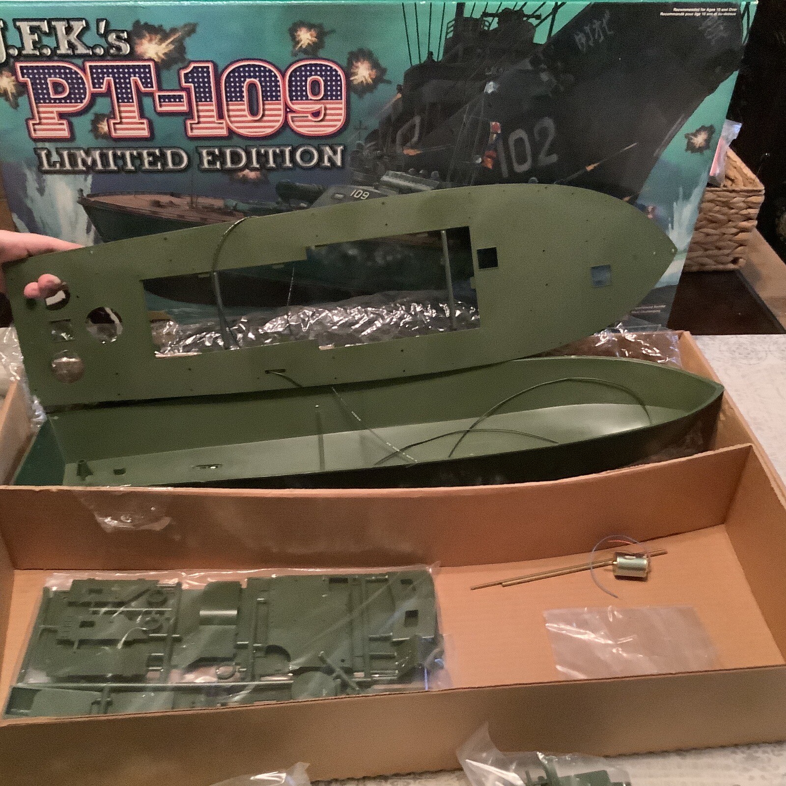 Lindberg 1/32 J.F.K.'s PT-109 Limited Edition Motorized Model Kit New ...