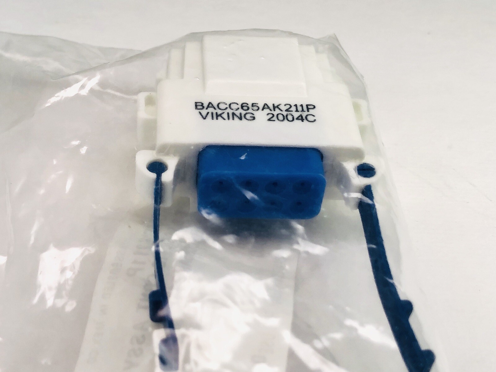 LOT OF (48) BOEING AIRCRAFT AEROSPACE CONNECTOR BACC65AK211P 8-POSN #16 ...