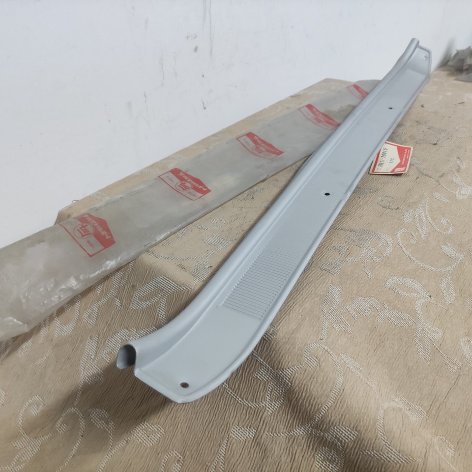 NOS GENUINE TOYOTA トヨタ FRONT DOOR SCUFF PLATE RH CORONA RT61 RT62 RT68 ...