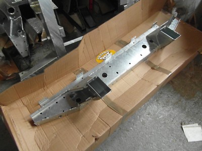 TD5 DEFENDER 90 OR 110 REAR CROSS MEMBER HEAVY DUTY GALVANISED EXT MADE ...
