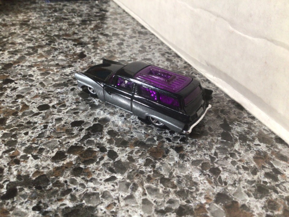 Hot Wheels 8 Crate 1955 Ford Ranch Wagon. 1:64 Scale. Black/gray ...