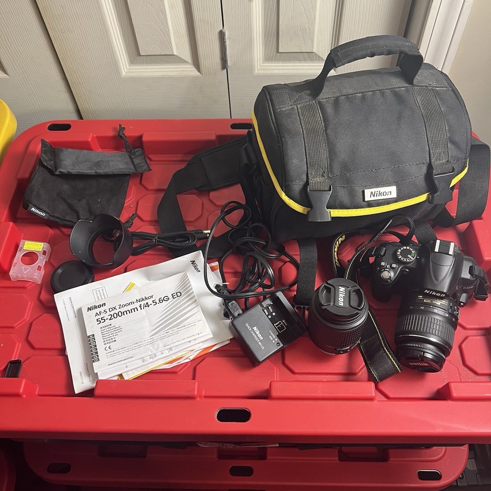 Nikon D3000 10.2 MP DSLR Camera Kit Extra Lense Carrying Case Charger ...