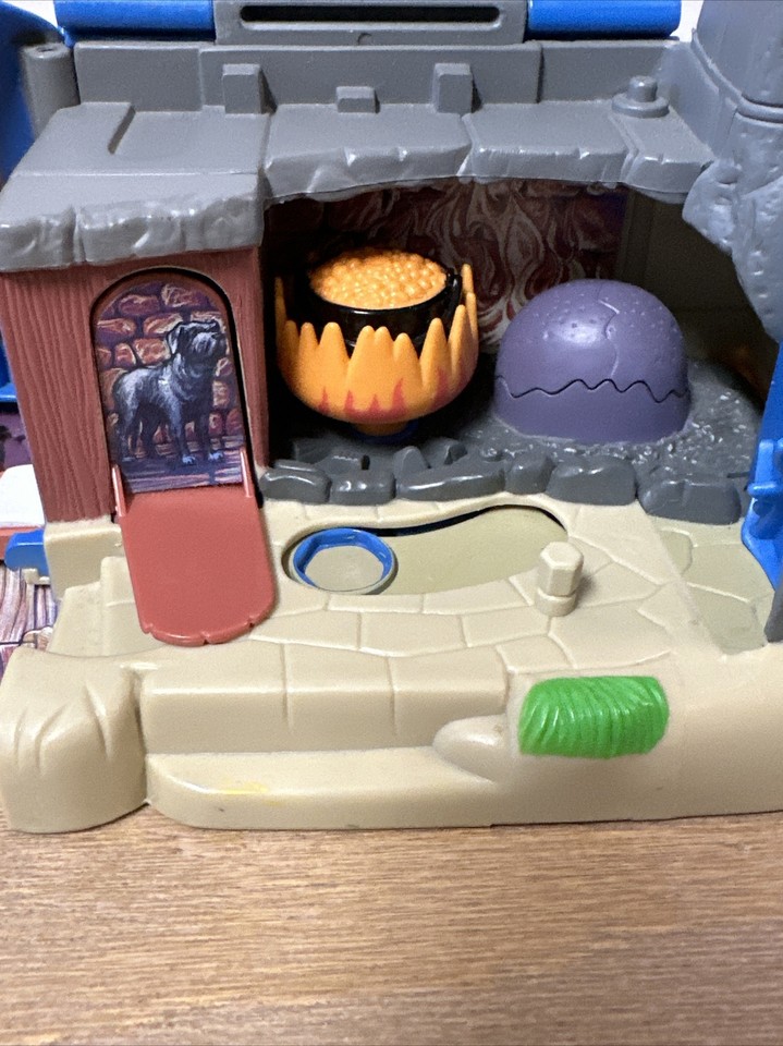 Hagrid's Hut Harry Potter World of Hogwarts Mattel 2001 Playset Polly ...