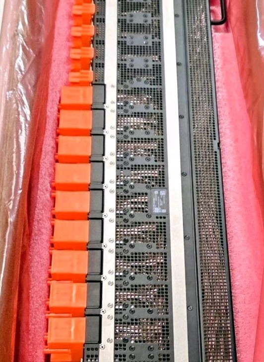 NVIDIA GB200 NVL72 NVLink Spine Cartridge Amphenol 18x1RU ...