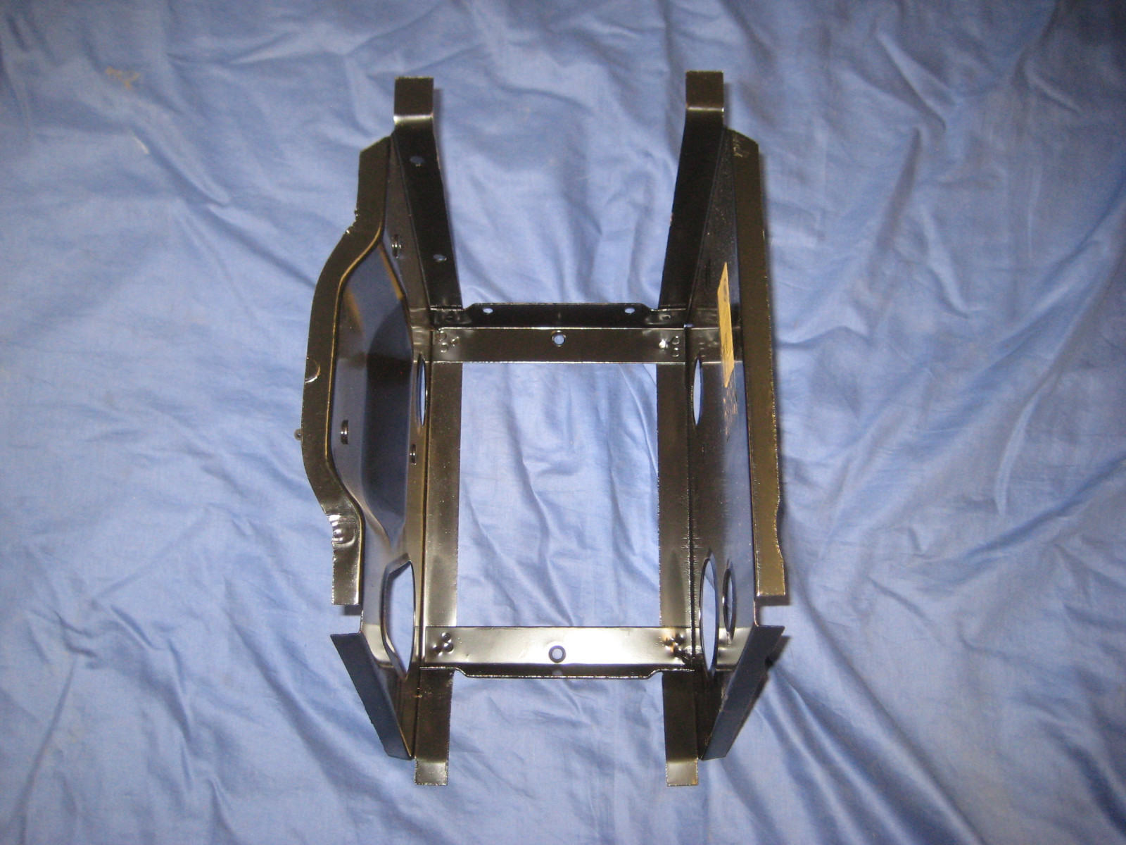 MG GT ROADSTER BMH9511 NEW MGB 12 VOLT METAL WELD ON BATTERY BOX CRADLE ...