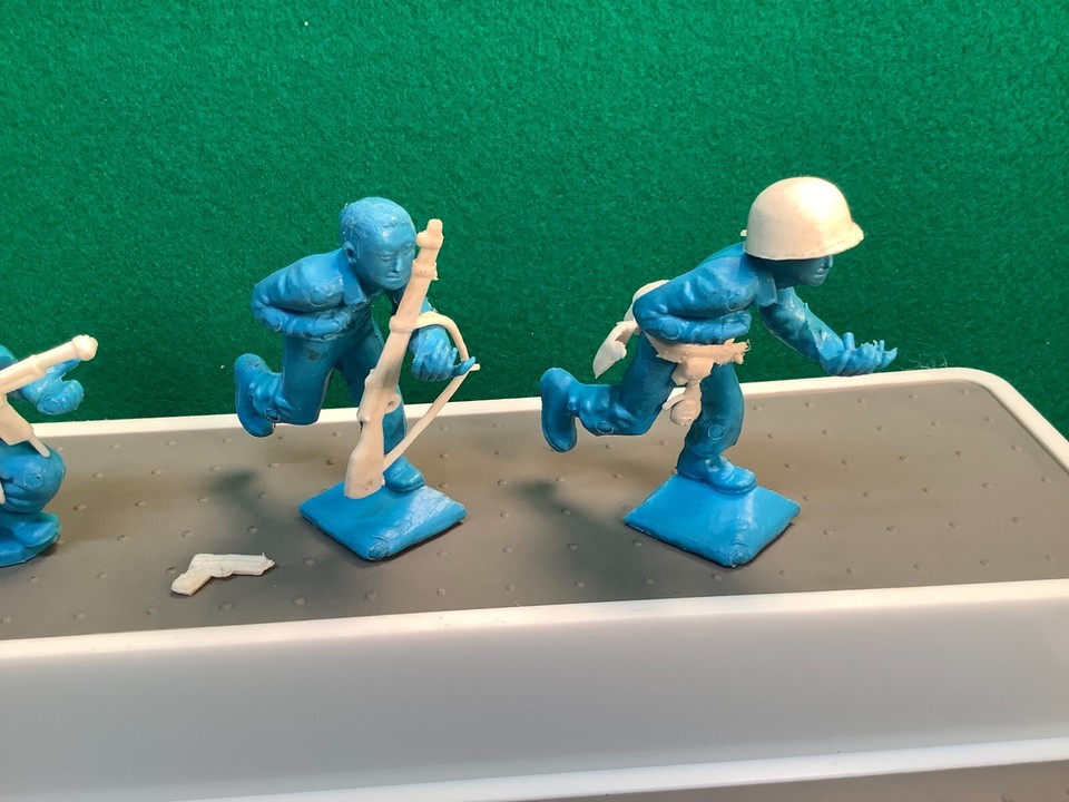 VINTAGE PAYTON ARMY SOLDIERS WITH ACCESSORIES | eBay