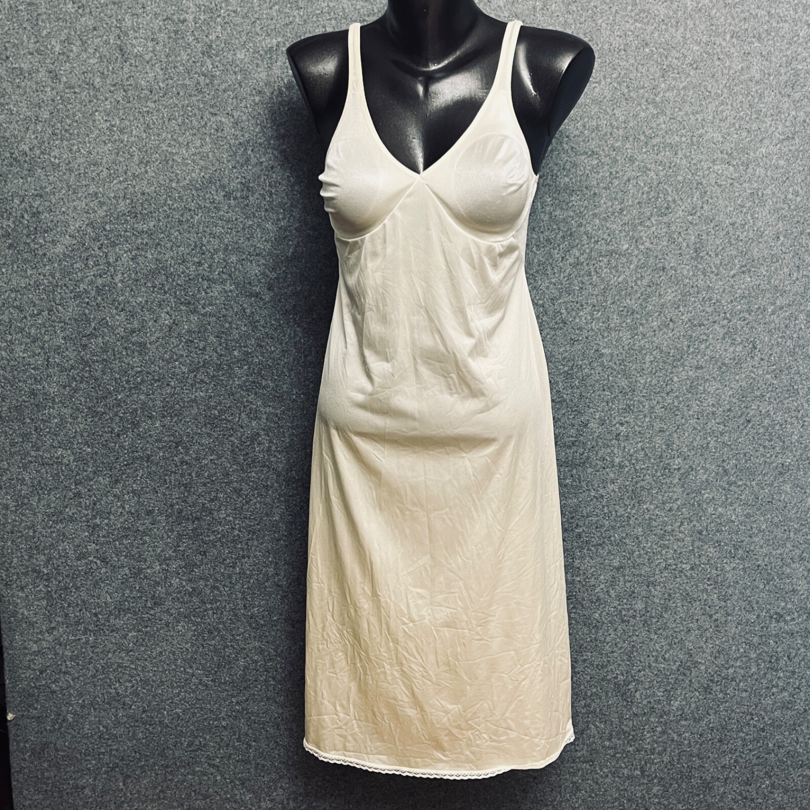 Vanity Fair Vintage Full Slip 36 Med Ivory Satin Retr… - Gem