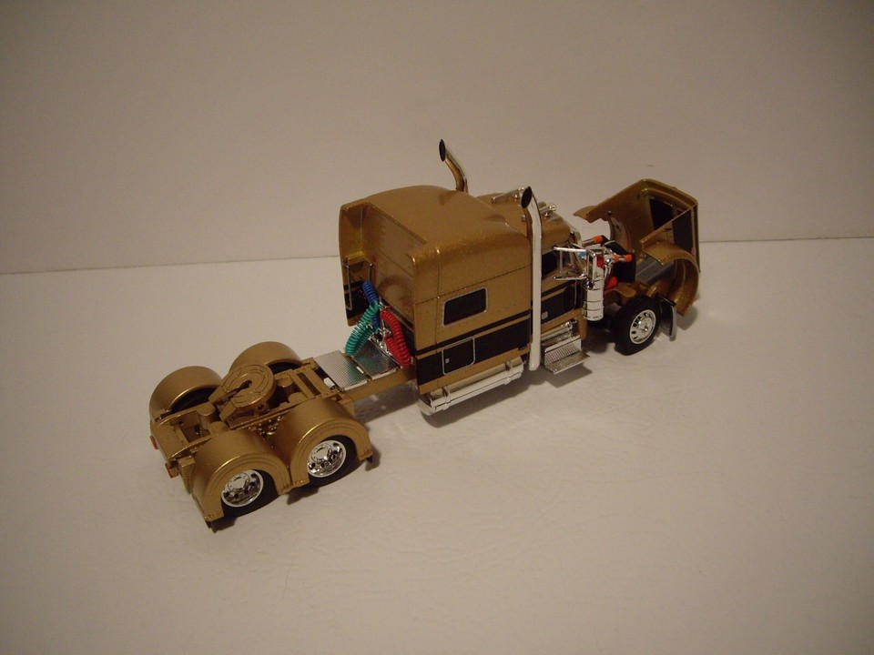 DCP FIRST GEAR 1/64 GOLD AND BLACK PETERBILT 379 WITH 70'' MID ROOF ...
