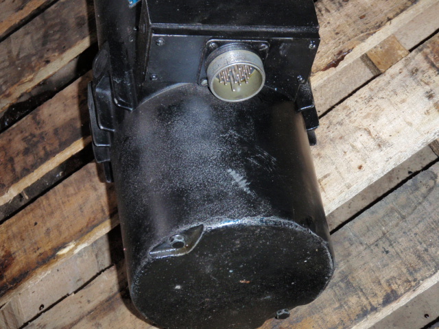 Gould Permanent Magnet Servo Motor M235-H6JA-300R _ M235H6JA300R _ 33 A ...