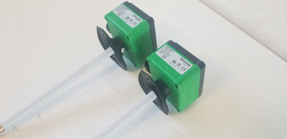 2x Schneider Electric Duct Humidity + Temperature Sensor SHD100-T ...