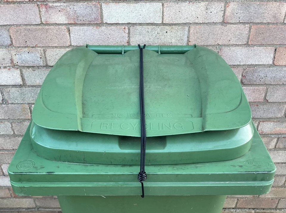 Wheelie Bin Straps Lid Securing Tie Down Strap No Drilling Bungee Cord ...