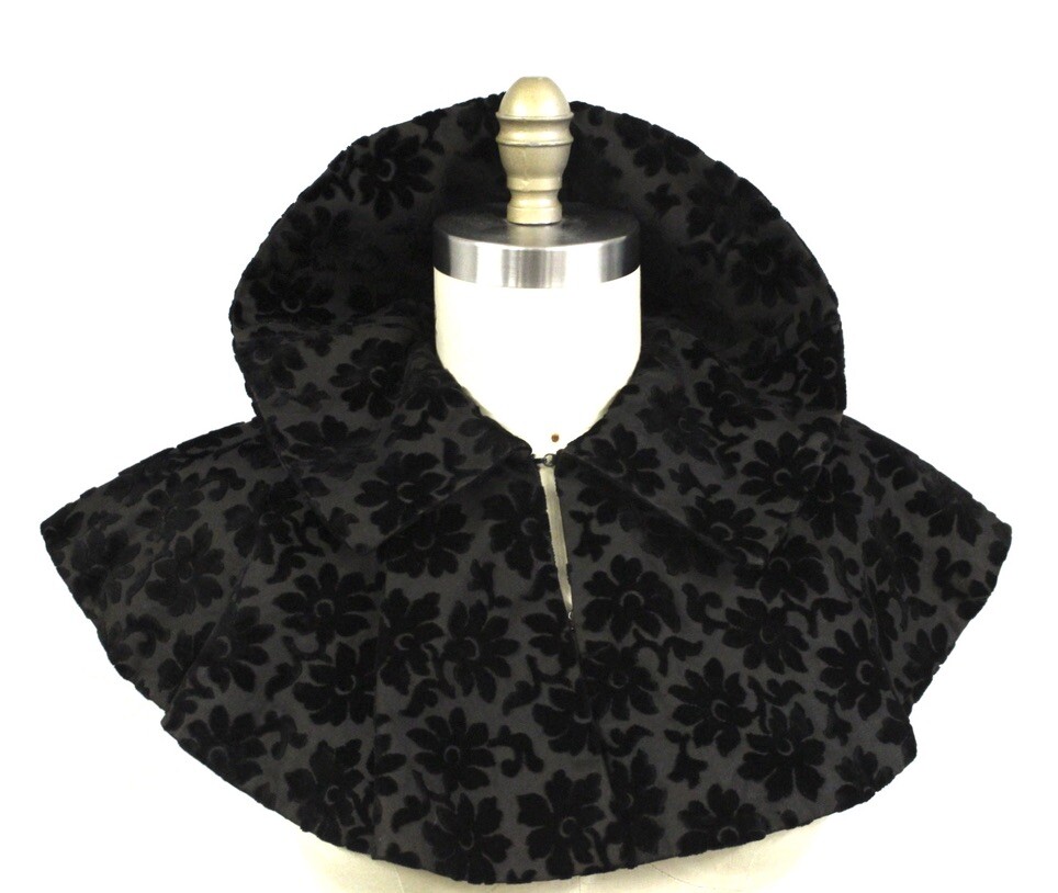 Antique Victorian 1870s Collar Capelet black velvet b… - Gem