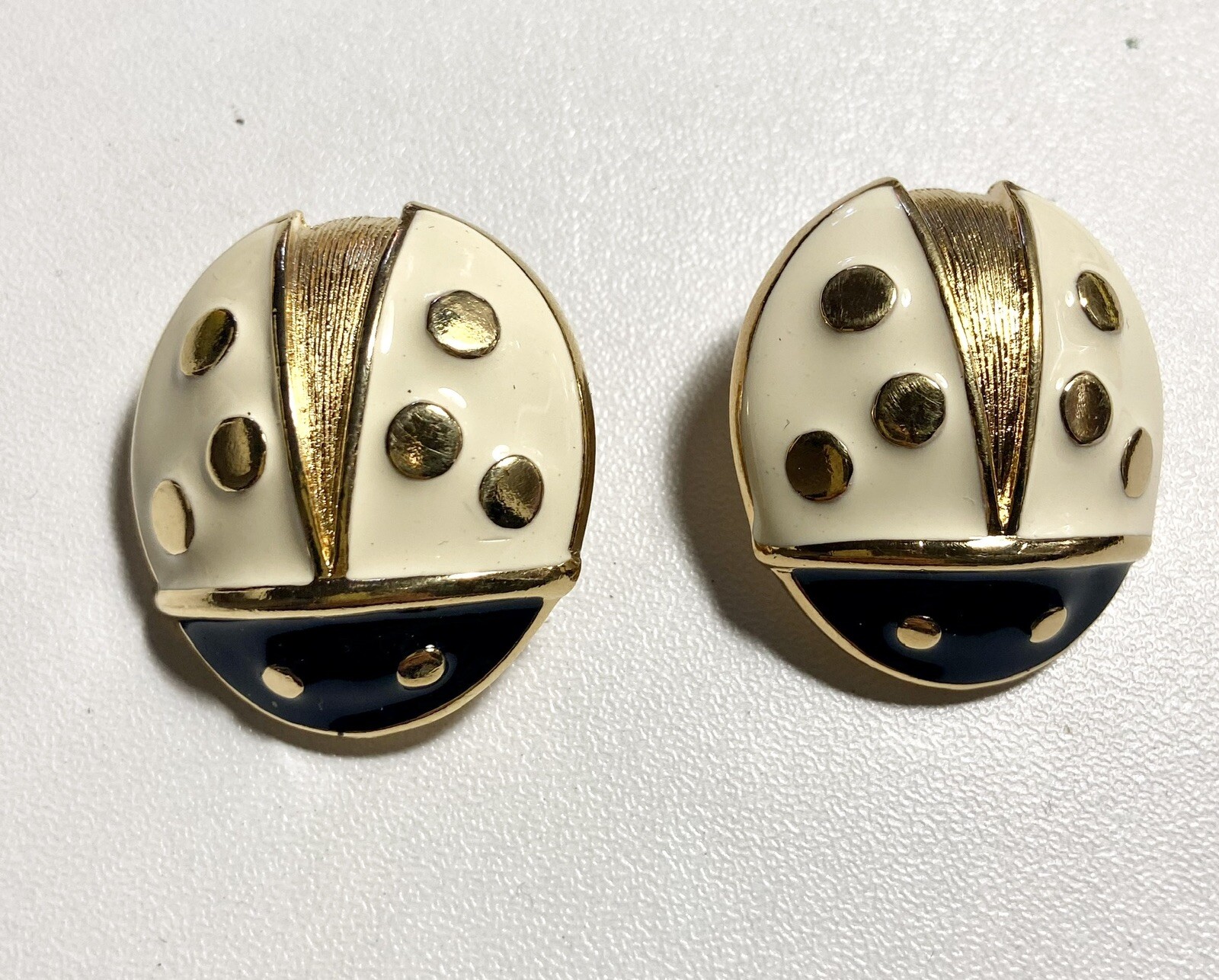 Chunky Vintage Avon Ladybug Clip On Earrings Cream En… - Gem