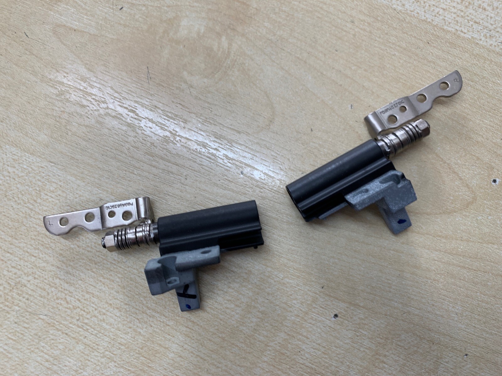 Dell XPS 15 L501X L502X Left & Right Lid Hinges Pair 67N35 067N35 | eBay