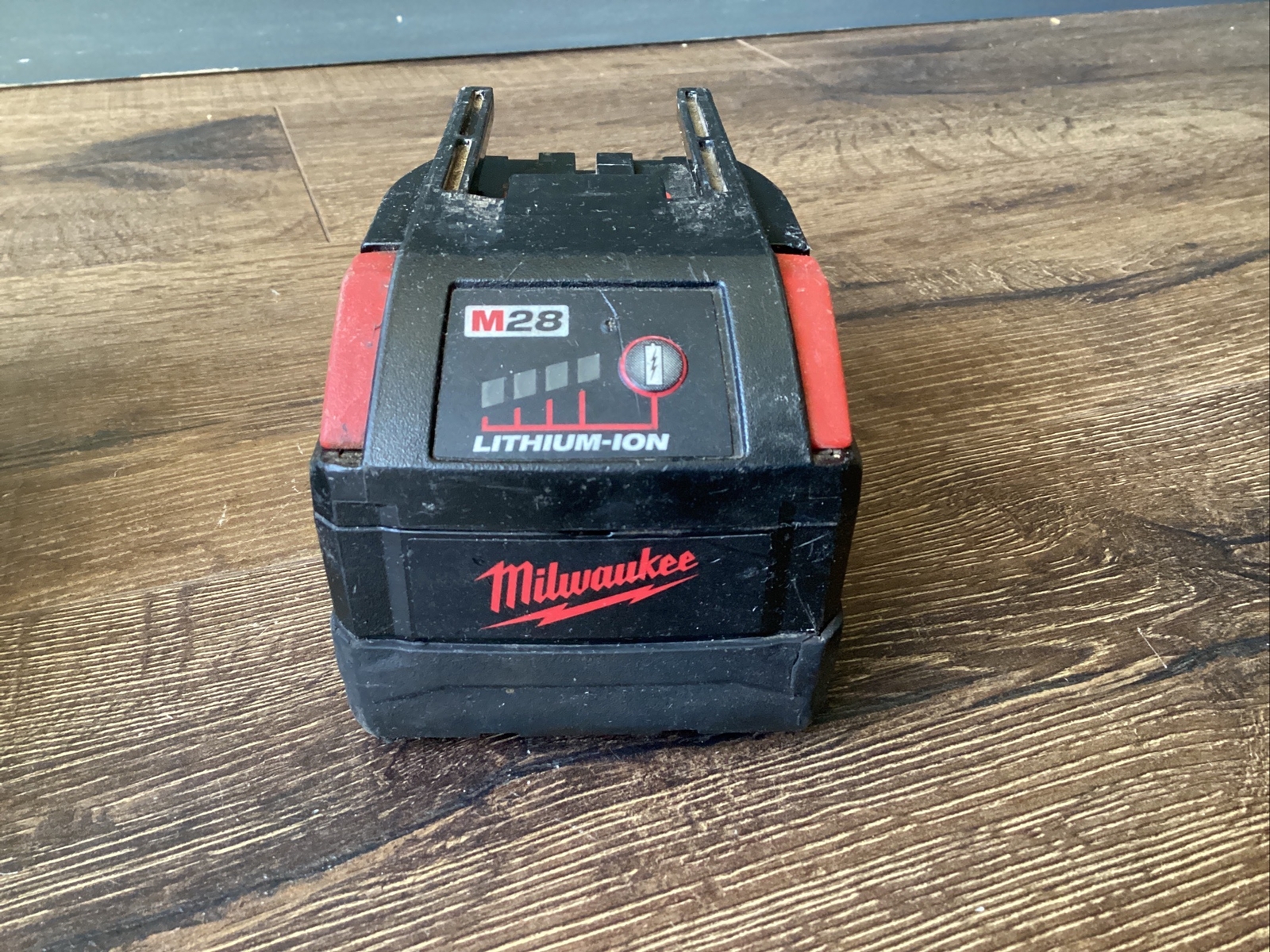 Milwaukee M28 Lithium-Ion Batteries 48-11-2830 & Charger 48-59-2801 ...
