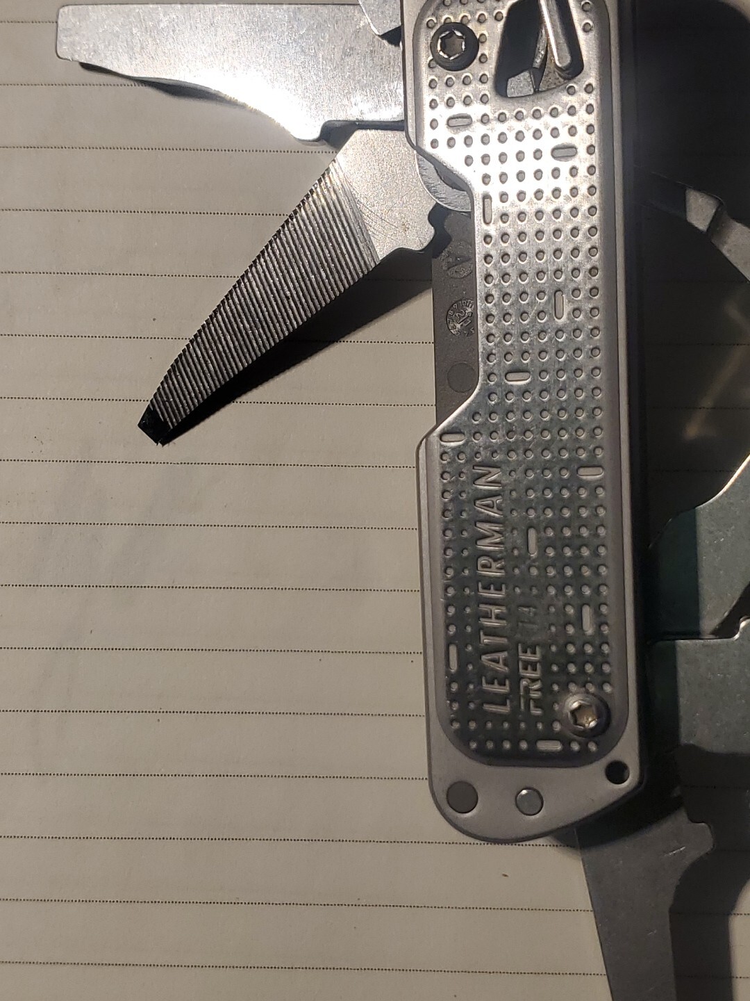 Leatherman Free T4 Camping and Everyday DIY Multi-Tool With Twisters ...