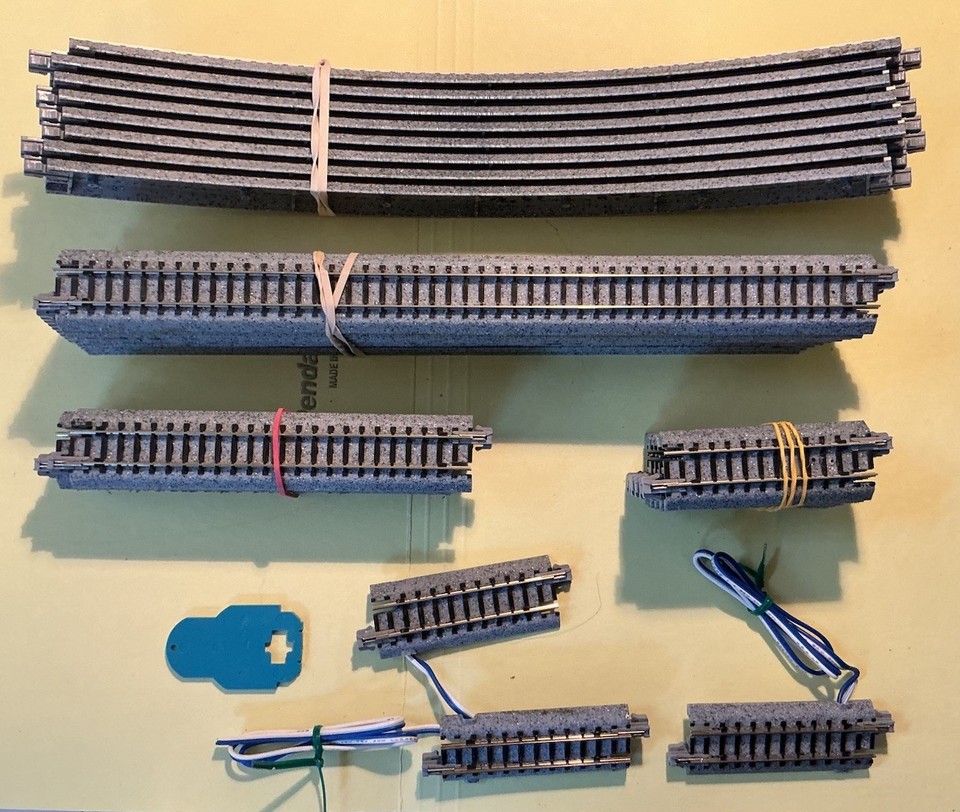 Large Lot Kato N Scale Unitrack. Curves, Straights, Feeder Tracks, Etc ...