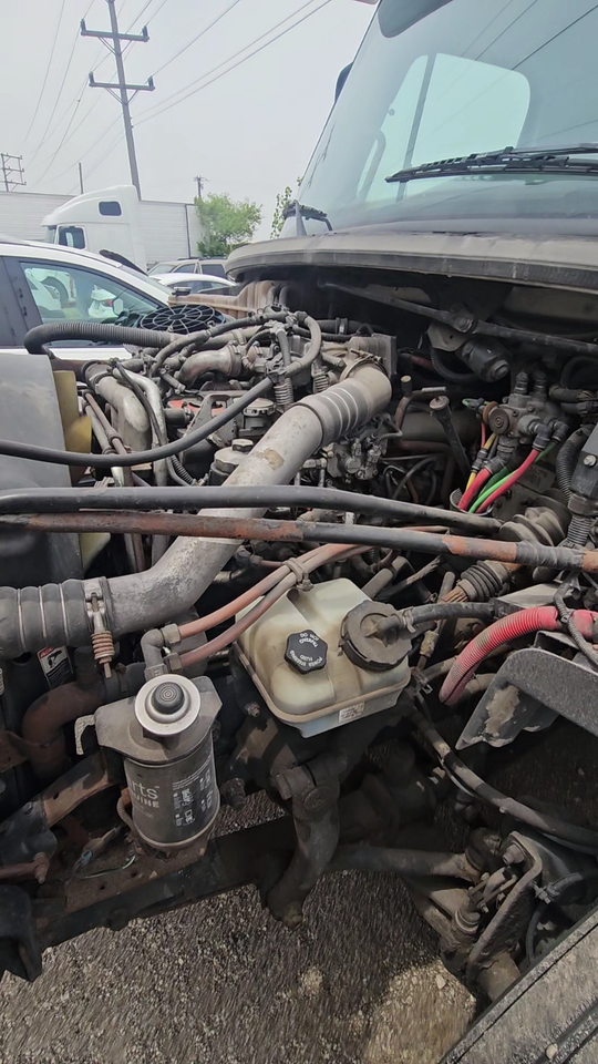 2009 freighliner m2 with Mercedes Engine , liftgate , 24" under CDL 26k ...