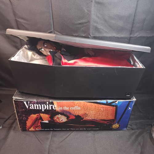 Gemmy Vampire in Coffin Halloween Animated Prop 1994 Rare Vintage 20 ...
