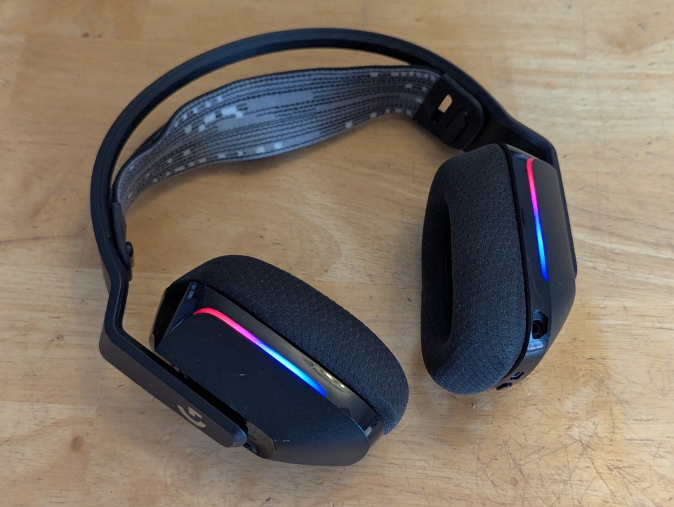 Logitech G733 Wireless Headset (P/N 881-00385) w. Headband/Microphone ...