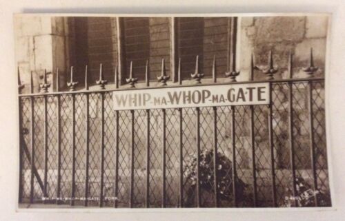 VINTAGE POSTCARD YORK - WHIP MA WHOP MA GATE (A139) | eBay