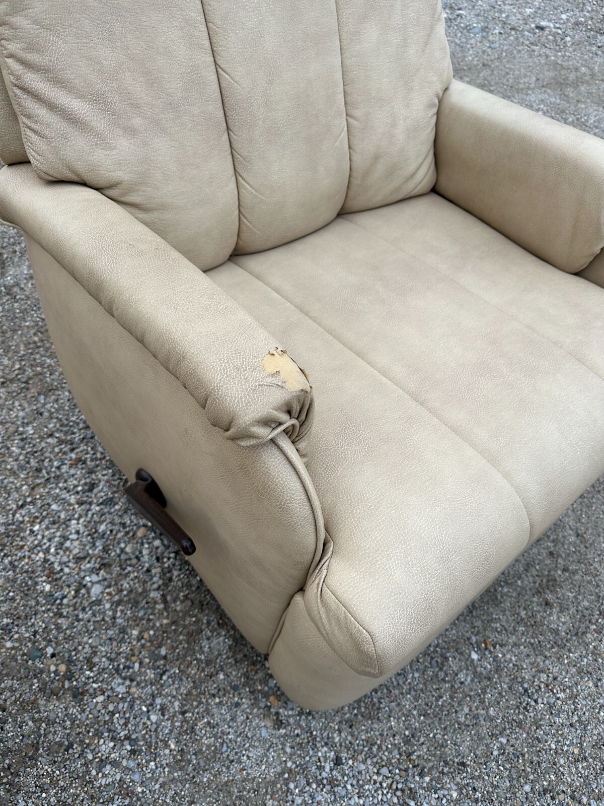 (2) RV Reclining Chairs Tan / Cream Ultraleather Used recliners seat ...