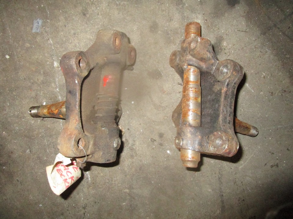 MG Midget Austin Healey Sprite Front Wheel Hub Swivel Stub Axle Set ...