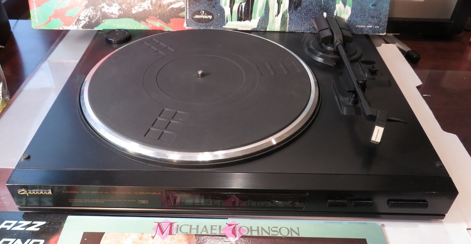 GARRARD Semi-Automatic Record Player Turntable Model 1211
