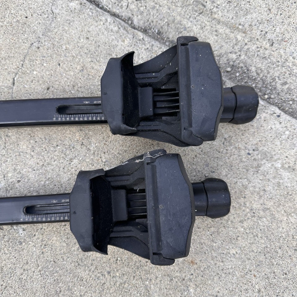 GM Accessories / Thule Roof Cross Bars 853-2341-07 & 1254 Locking Foot ...