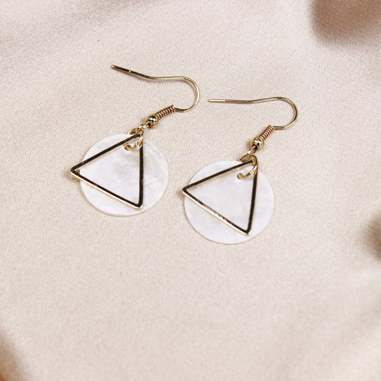 Solid 18K Gold Plated Triangle Natural White Round Shell Dangly Hook ...