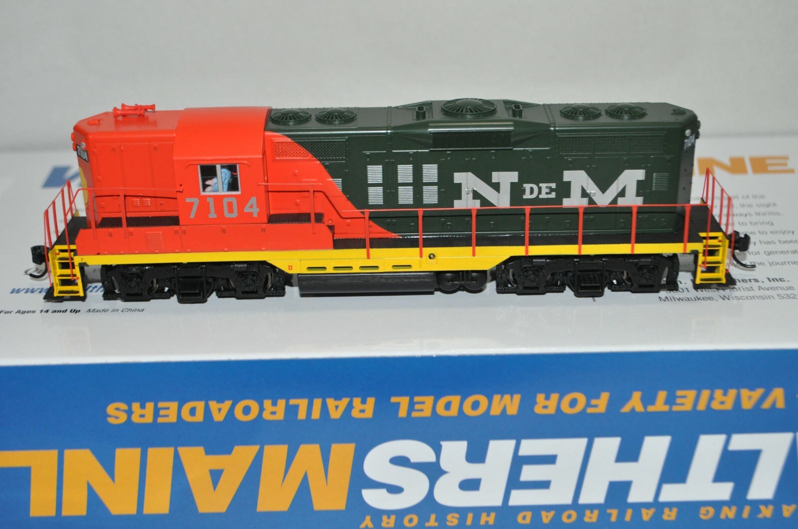 HO scale Walthers NdeM Nacionales de Mexico Ry EMD GP9 locomotive train ...