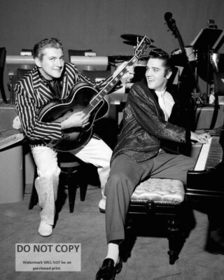 ELVIS PRESLEY & LIBERACE IN LAS VEGAS, CIRCA 1956 - 8X10 PUBLICITY ...