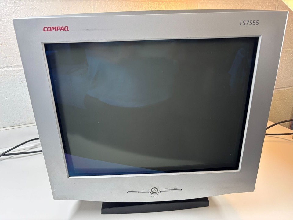 Compaq FS7555 15-Inch CRT Monitor Color Display Silver Vintage 2004 ...