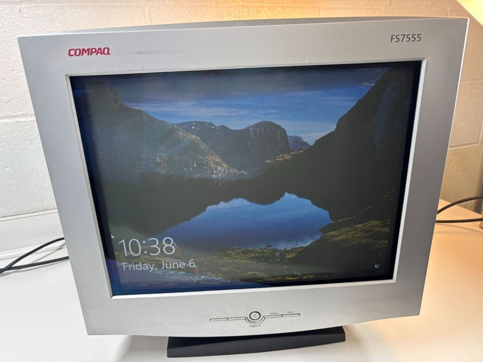 Compaq FS7555 15-Inch CRT Monitor Color Display Silver Vintage 2004 ...