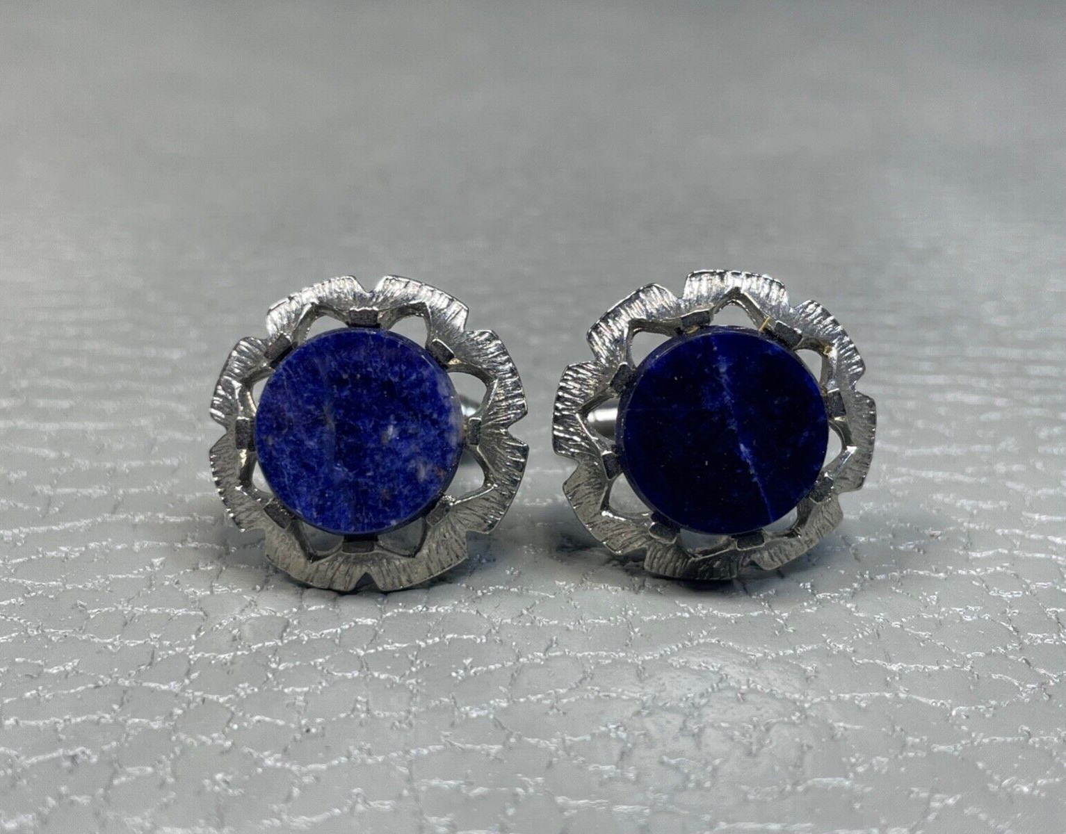 Vintage Reticulated Border Lapis White Gold Plated Cu… - Gem